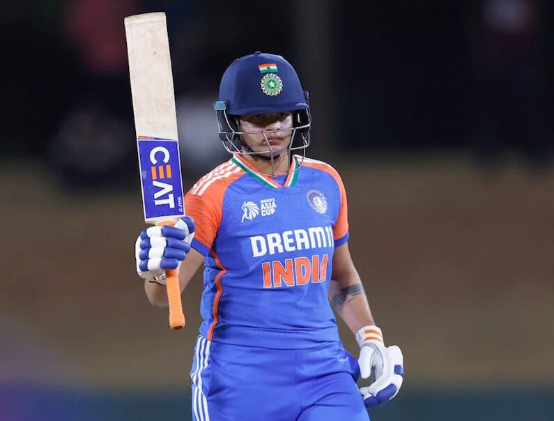 2000 റണ്‍സ് നേടുന്ന ഏറ്റവും പ്രായം കുറഞ്ഞ താരം; വനിത ട്വന്റി 20യില് ...