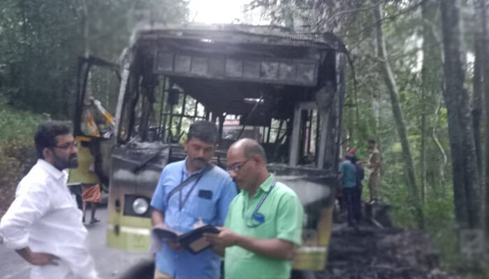 പമ്പയില്‍ നിന്നും നിലയ്ക്കലേക്ക് പോയ കെഎസ്ആര്‍ടിസി ബസിനു തീപിടിച്ചു ...