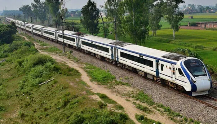 ഇന്ത്യന്‍ റെയില്‍വേയുടെ 'ഐശ്വര്യമായി' വന്ദേ ഭാരത്; സര്‍വീസില് ...